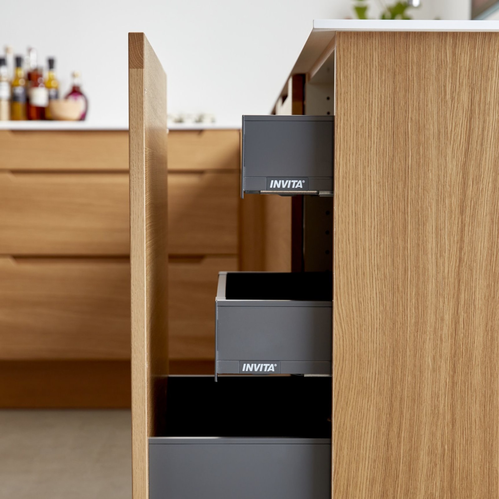 Køkkenskabe og smarte skabsløsninger i køkkenskab | Invita