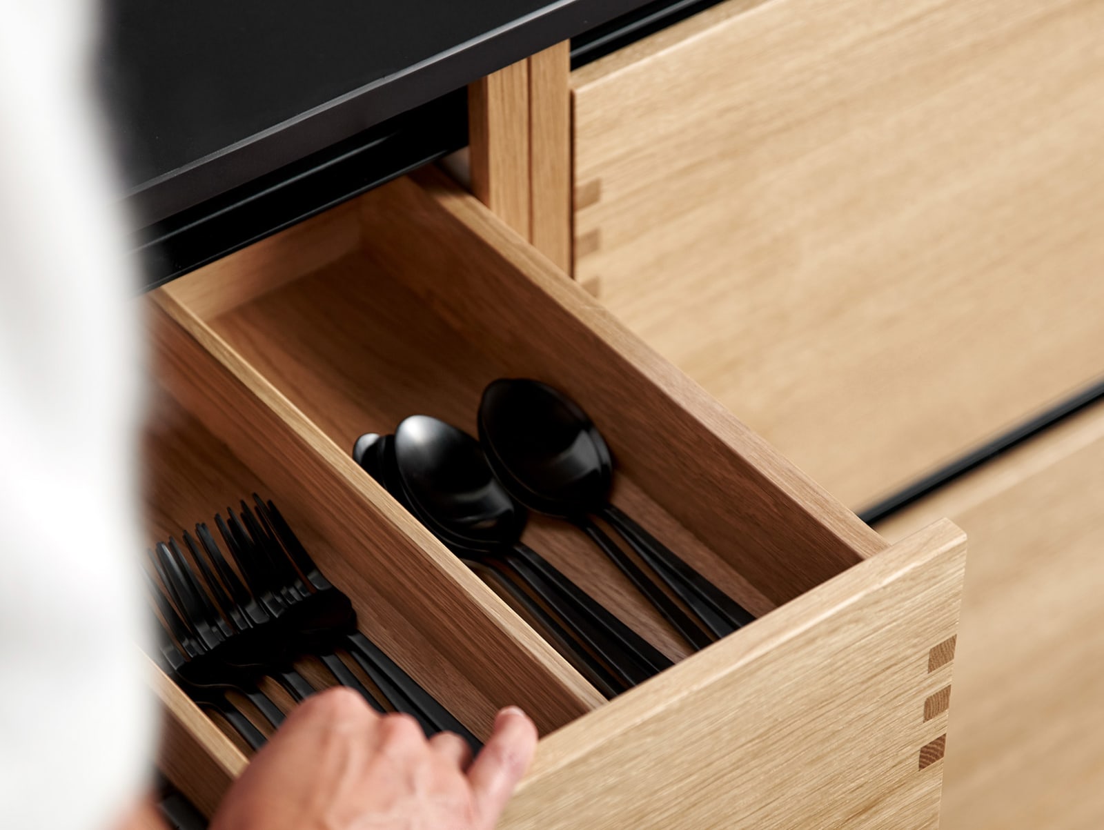 Skuffeindretning • Praktisk indretning af dine køkkenskuffer | Invita