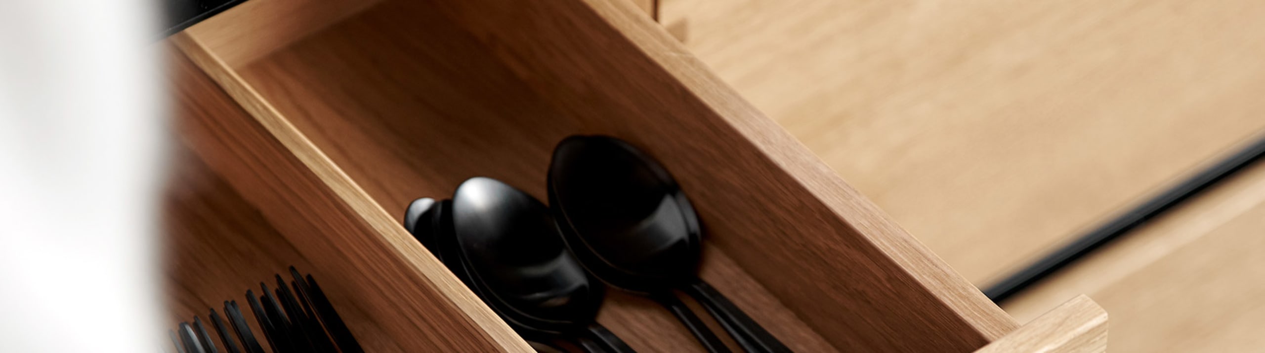 Skuffeindretning • Praktisk indretning af dine køkkenskuffer | Invita