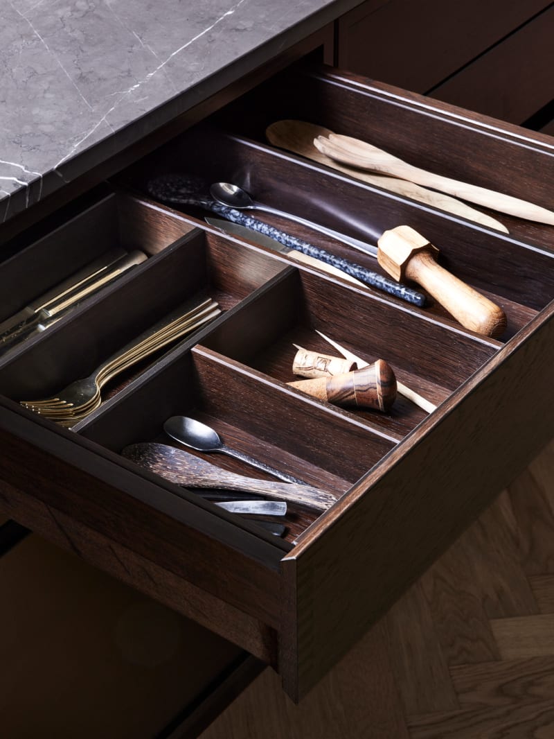 Funktionel indretning af dine køkkenskuffer gør hverdagen lettere