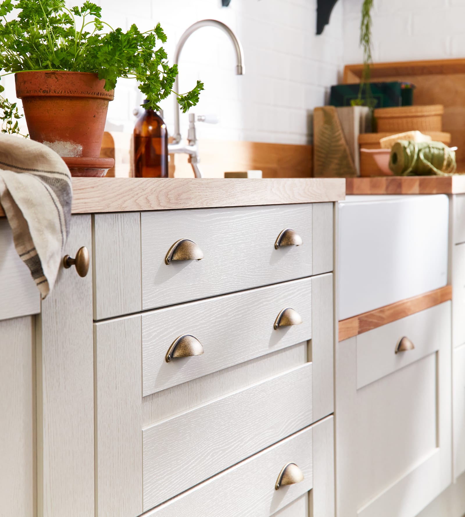 Kitchen Colours | Paint, Themes & Schemes | Magnet Kitchens'