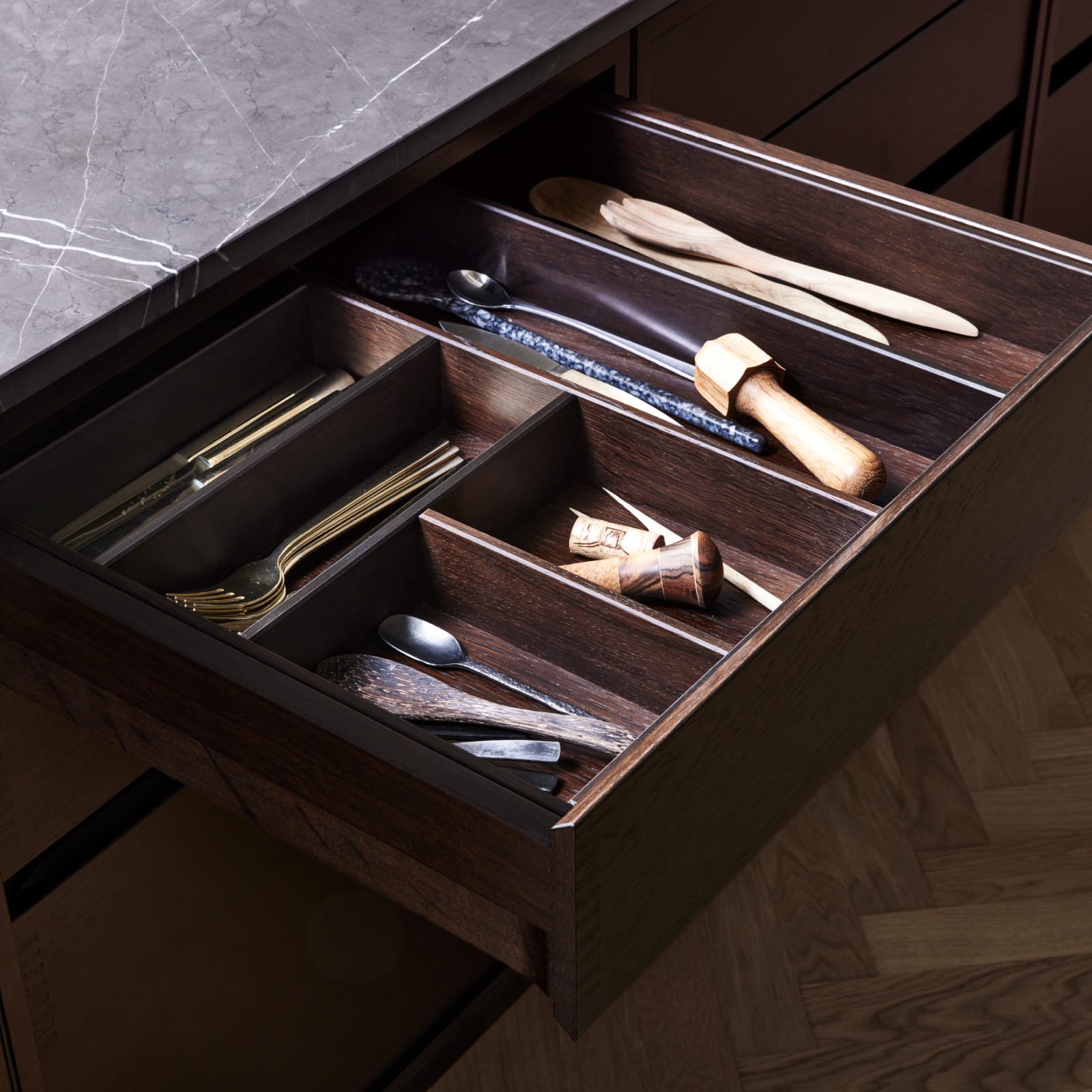 Adjustable dividers for tall kitchen drawers | uno form