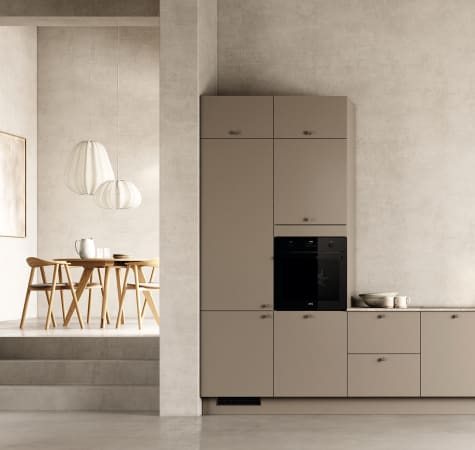 Hyggeligt køkken i lys mokka - Model Stockholm | HTH