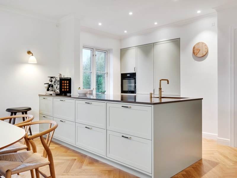 Bespoke and contemporary kitchens in a classic setting | uno form