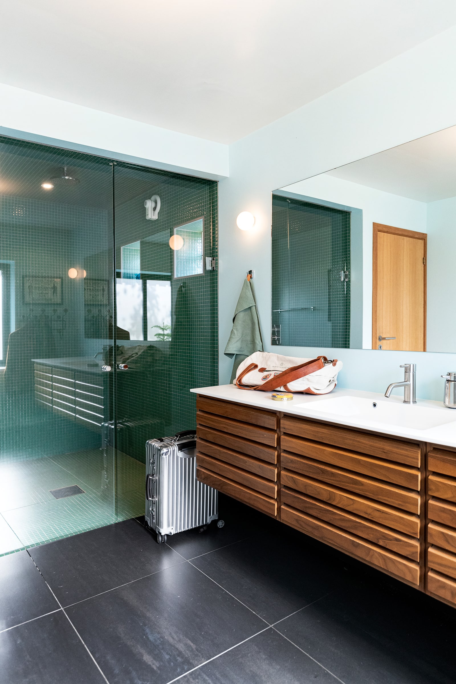 Exklusiva badrum i kompromisslösa material | uno form