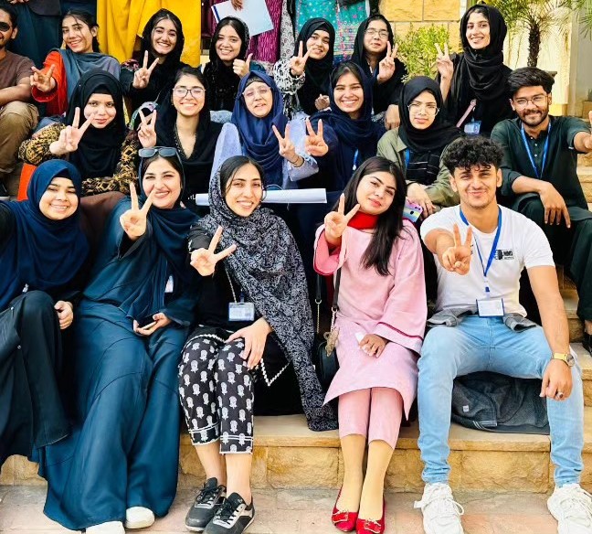 A Guide for Students on What to Wear in Pakistan - Graduate