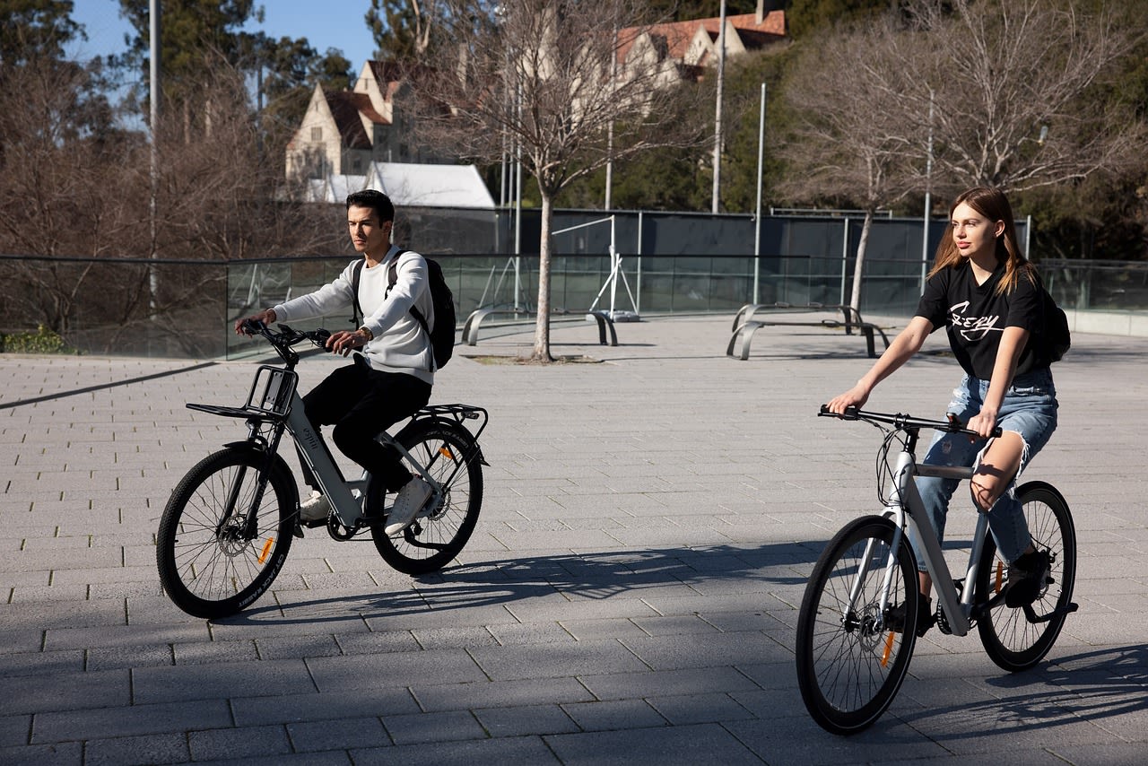 Le vélo électrique homme : avantages, types et critères de choix