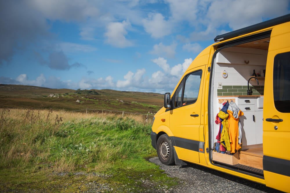 Van life laundry: washing clothes in a campervan - nohma.com ⚡