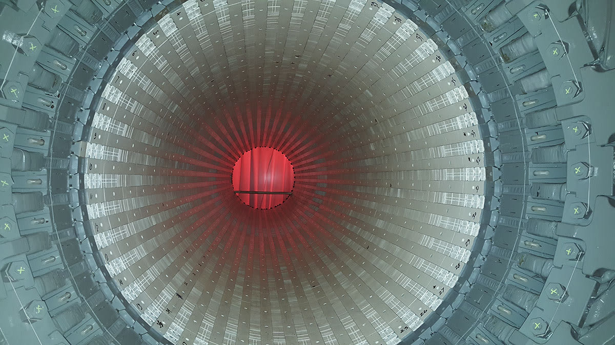 Refurbishing a 300-tonne generator core within the heart of a power ...