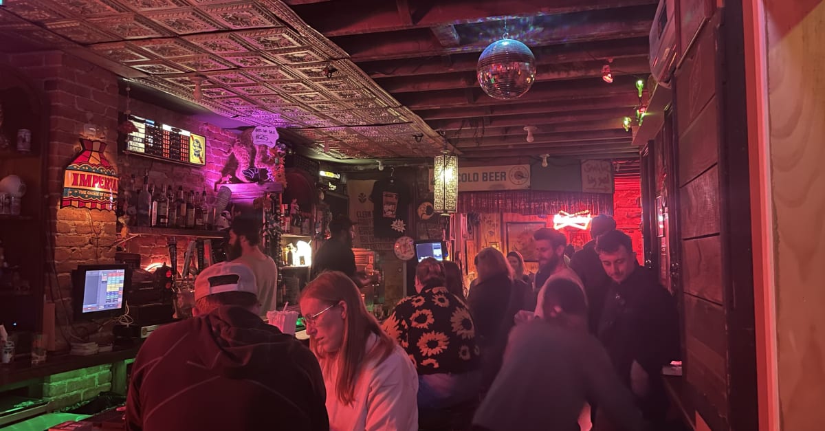 The 9 Best Dive Bars In DC - City Cast DC