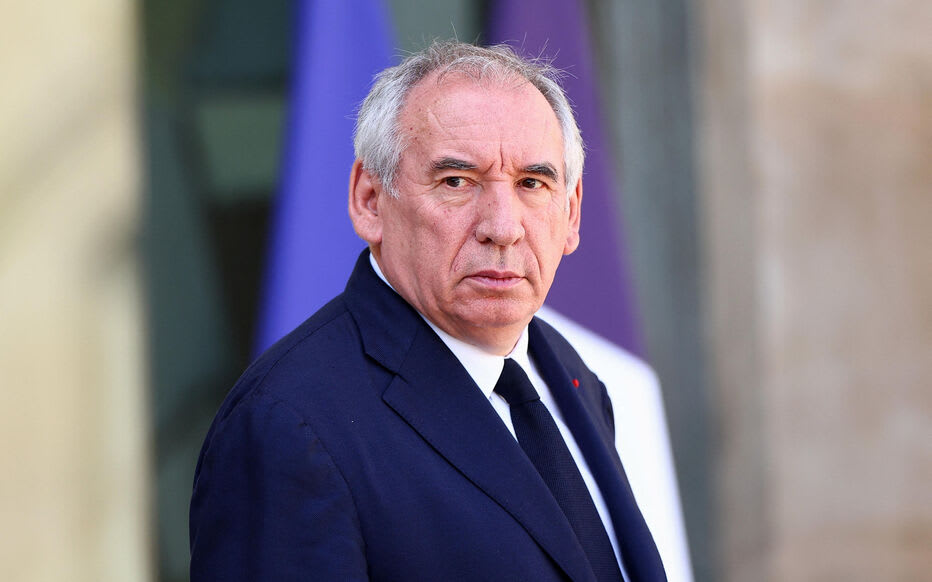 Bayrou, dernier barrage avant la dissolution