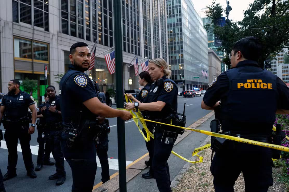 Fusillade meurtrière à Manhattan : au moins 4 morts, dont un policier Fusillade meurtrière à Manhattan : au moins 4 morts, dont un policier