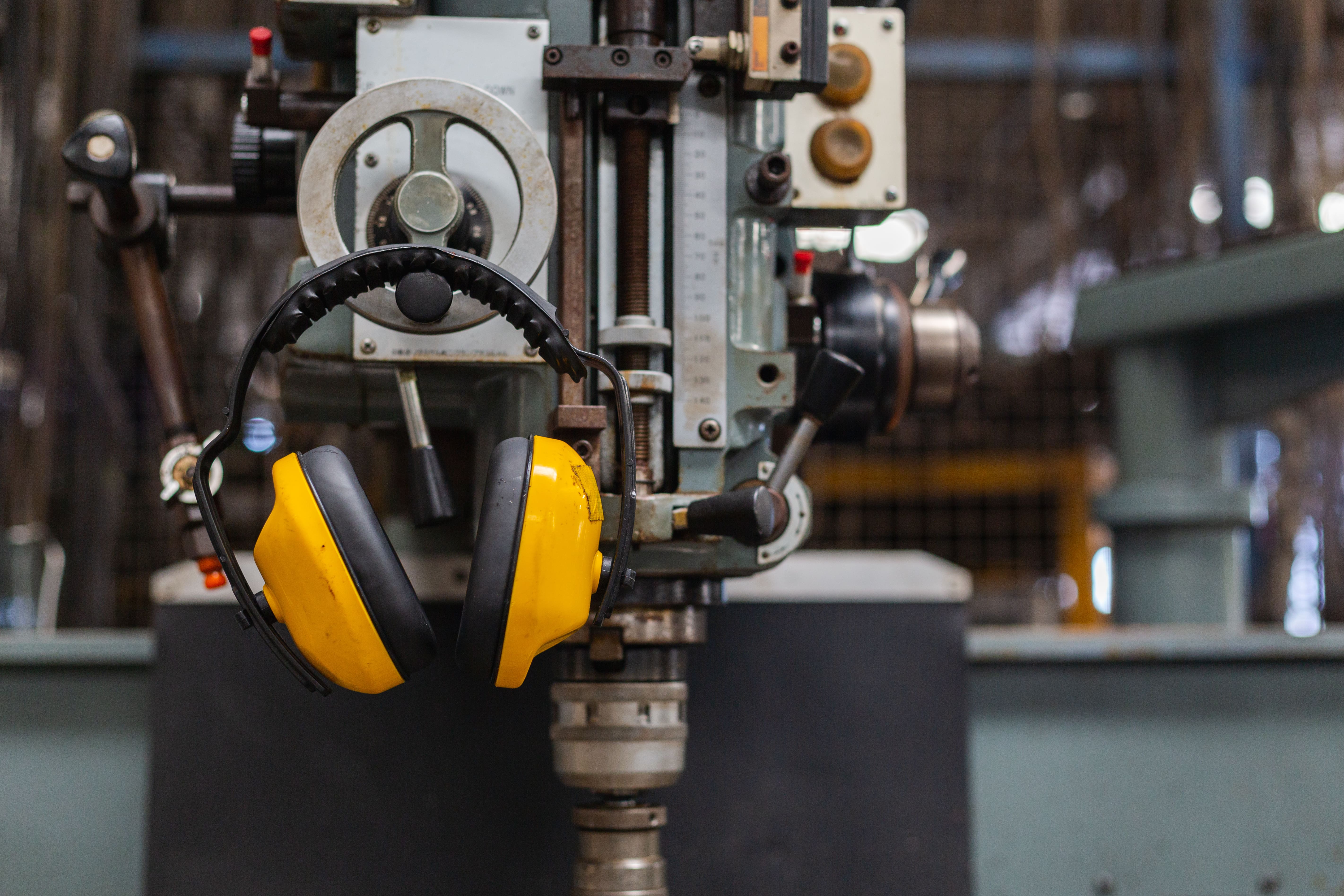 Cost Comparison: Electric vs. Pneumatic Mold Upenders