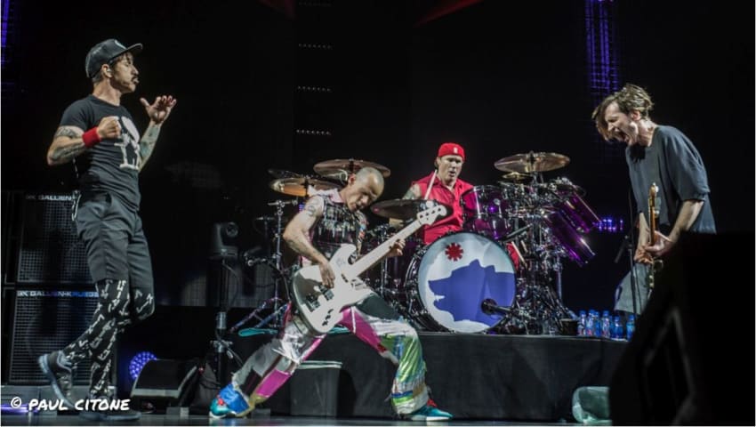 Red Hot Chili Peppers Bring The Getaway Tour Home To Los Angeles Photos And Setlist