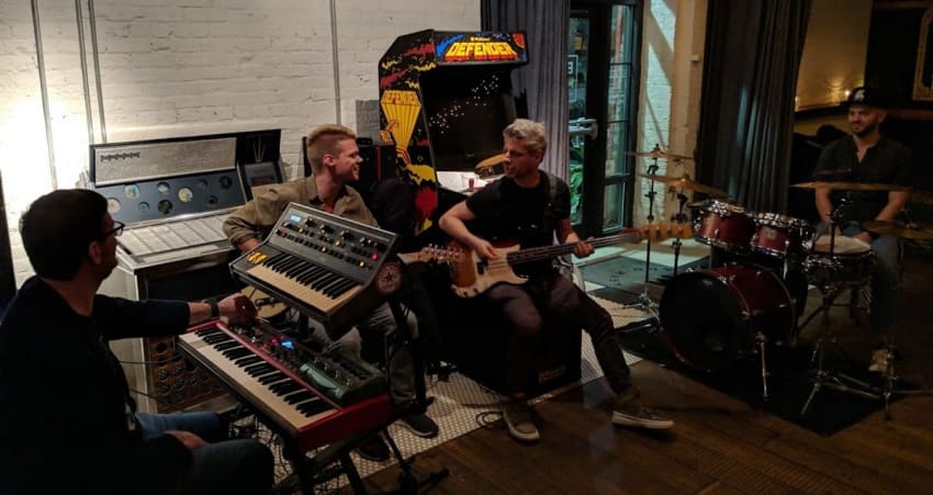 Mike Gordon & Robert Walter Engage In Impromptu Jam Session With Doom ...