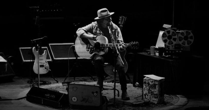 Eddie Vedder Details Debut Solo Japan Tour