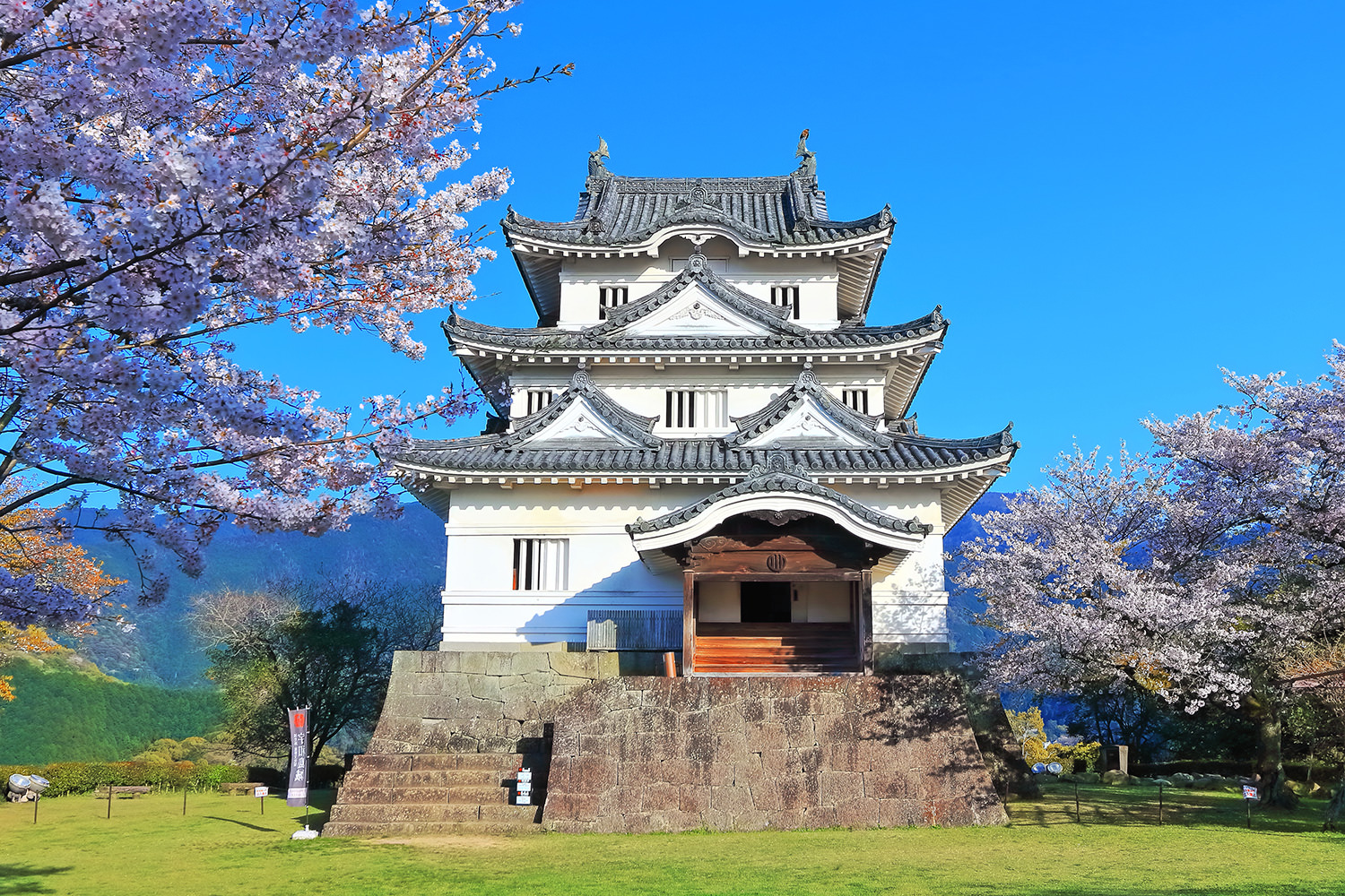 Uwajima Castle | Things to Do | Visit Ehime Japan