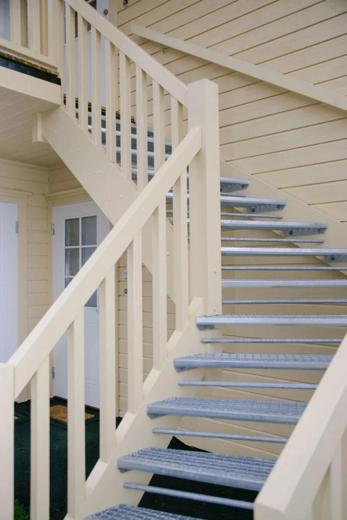 Hev din plass med Snekkern - Unike trapper for hvert hjem