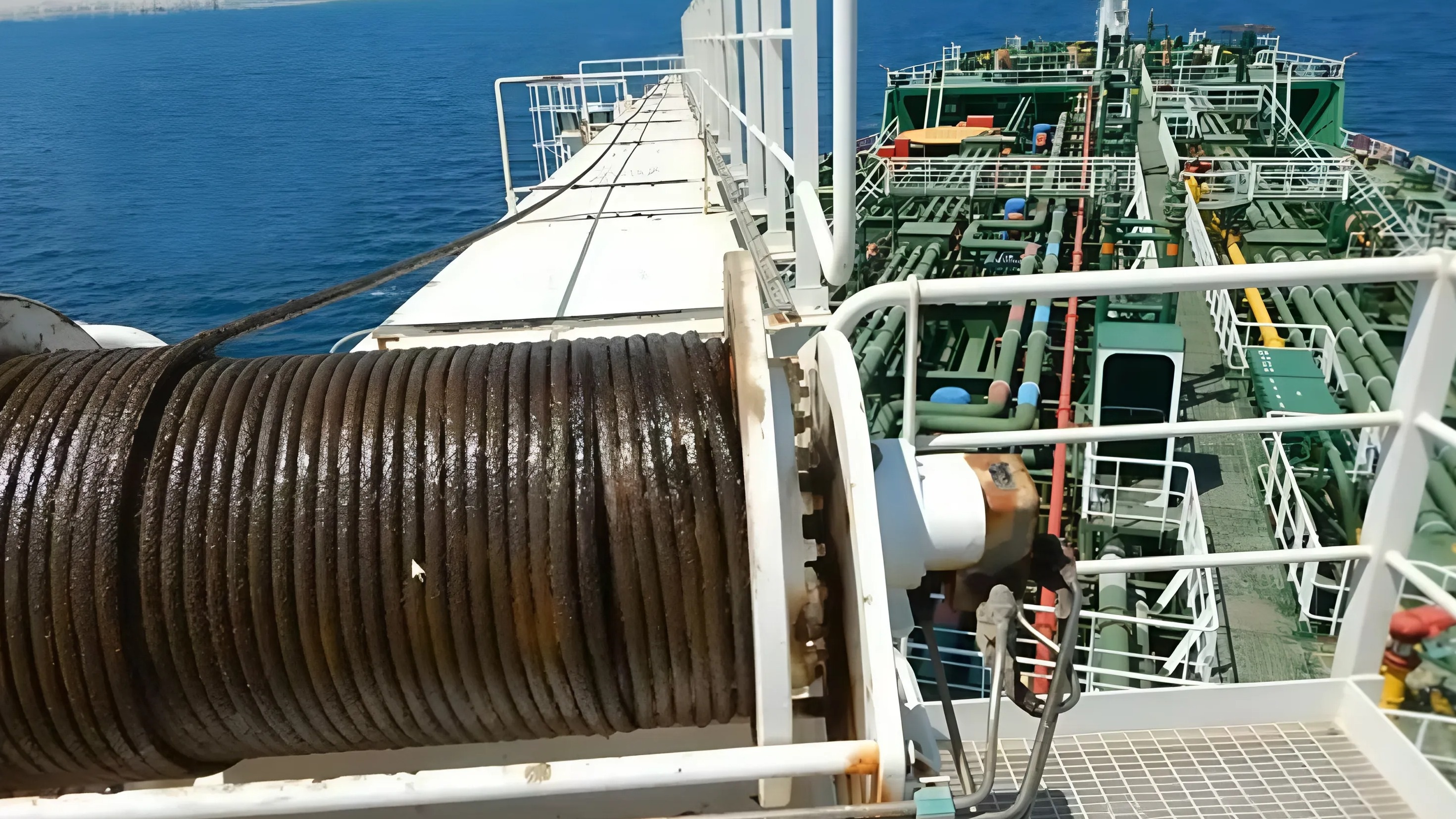 Cranes Onboard Vessels: Types, Regulations, Safety