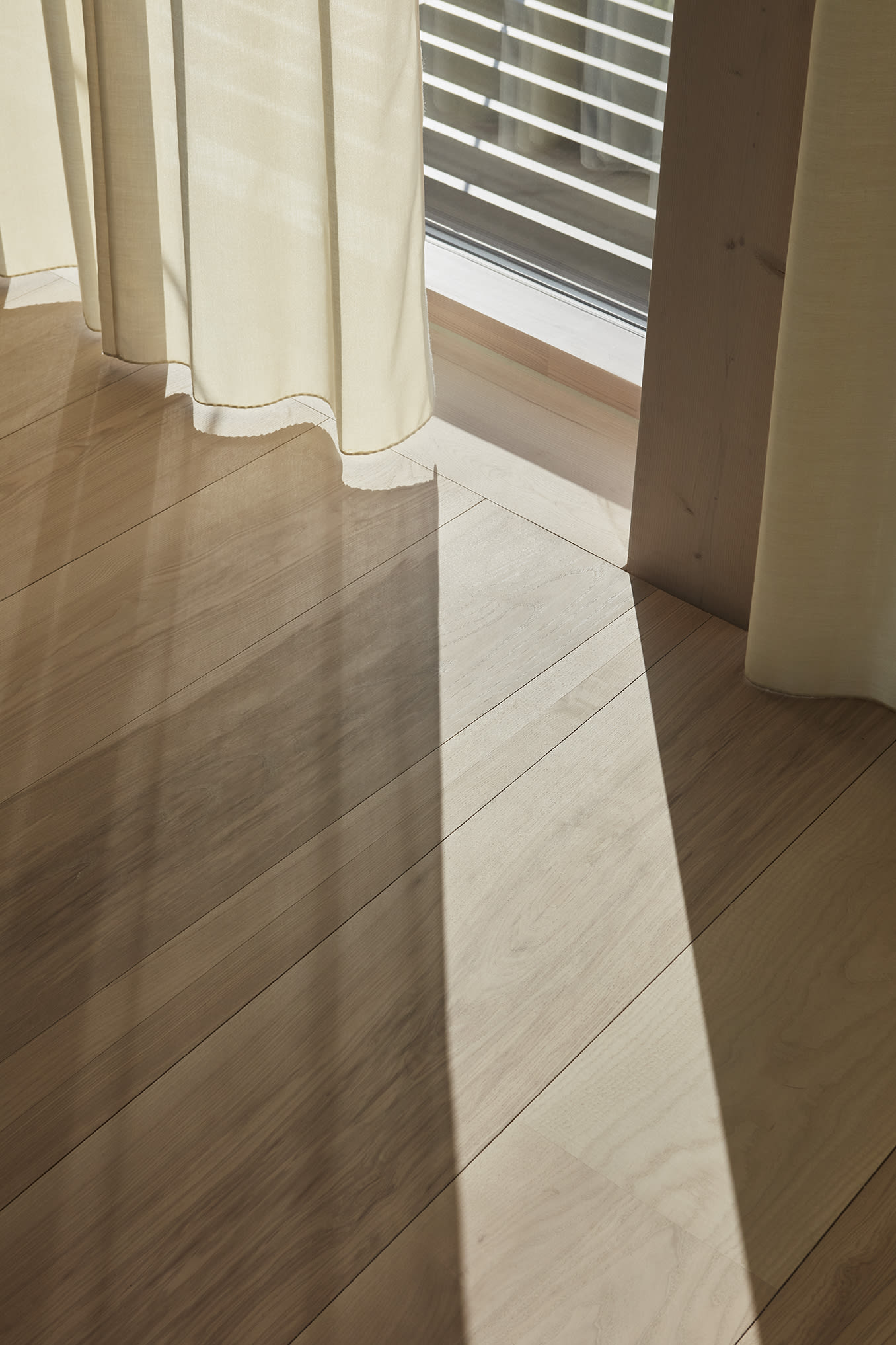 Ash flooring - Explore Dinesen ash wood flooring