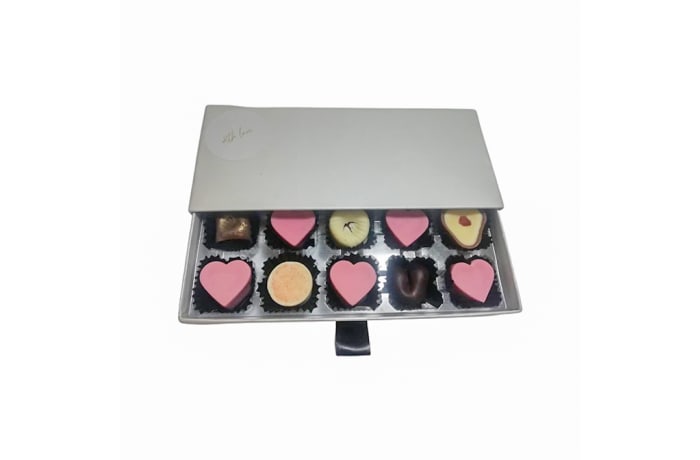 Beyers 10-Piece Chocolate Luxury Champagne White Gift Box | Katies ...