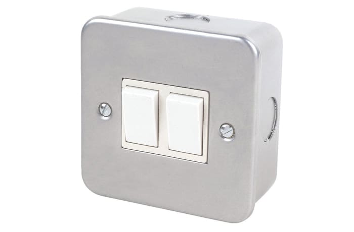 Luceco Metal Clad 2-Gang 2-Way Switch 10amp | Pafriw Hardware