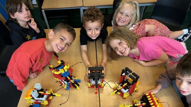 RoboThink Pinner | Pebble