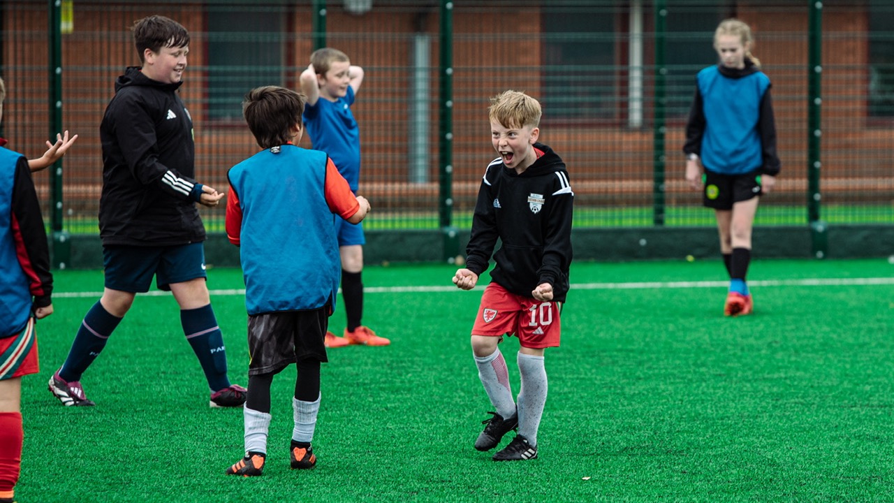 Pêl-droed Nathan Craig Football | Pebble