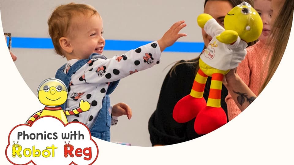 Phonics with Robot Reg Minis | Pebble