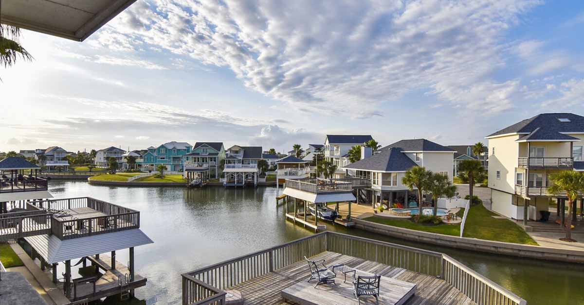 Isla Del Sol Bay and Canal Rentals - Stay Galveston