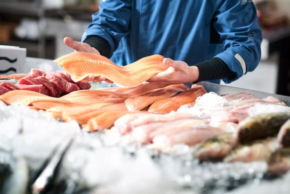 Vacuum packing fish | Henkelman