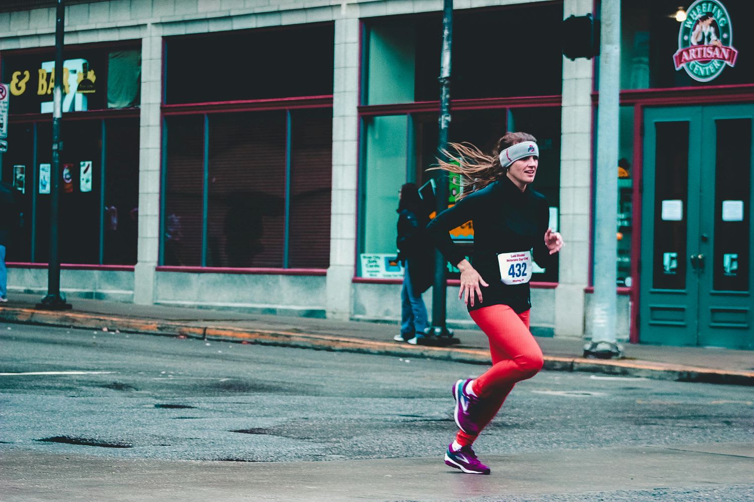 Best Gifts for Female Runners: Practical and Thoughtful Ideas | RunReps