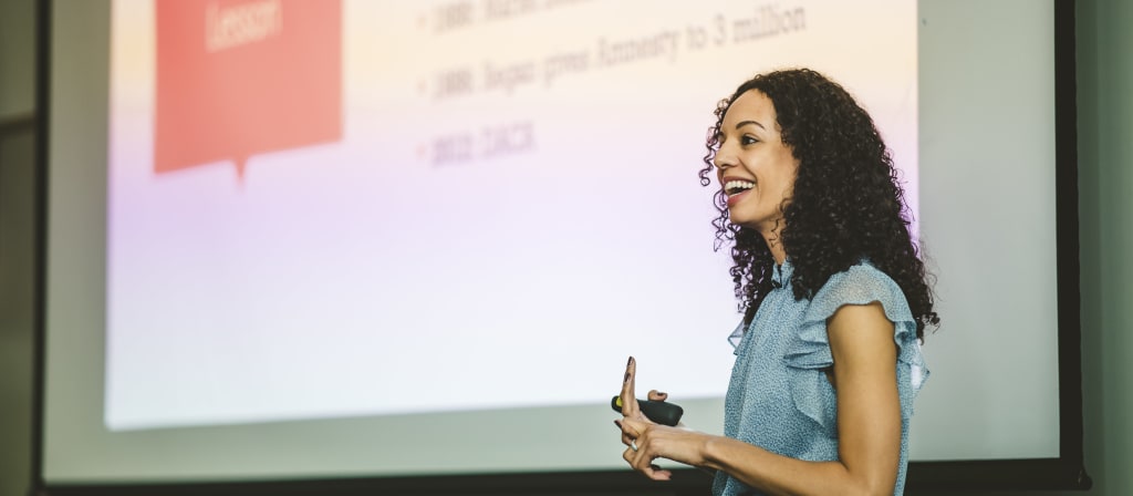 New York Times reporter Caitlin Dickerson offers journalism students ...