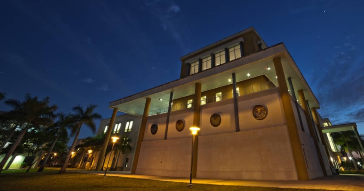 Alumni and students share perspectives on FIU Law’s first decade | FIU ...