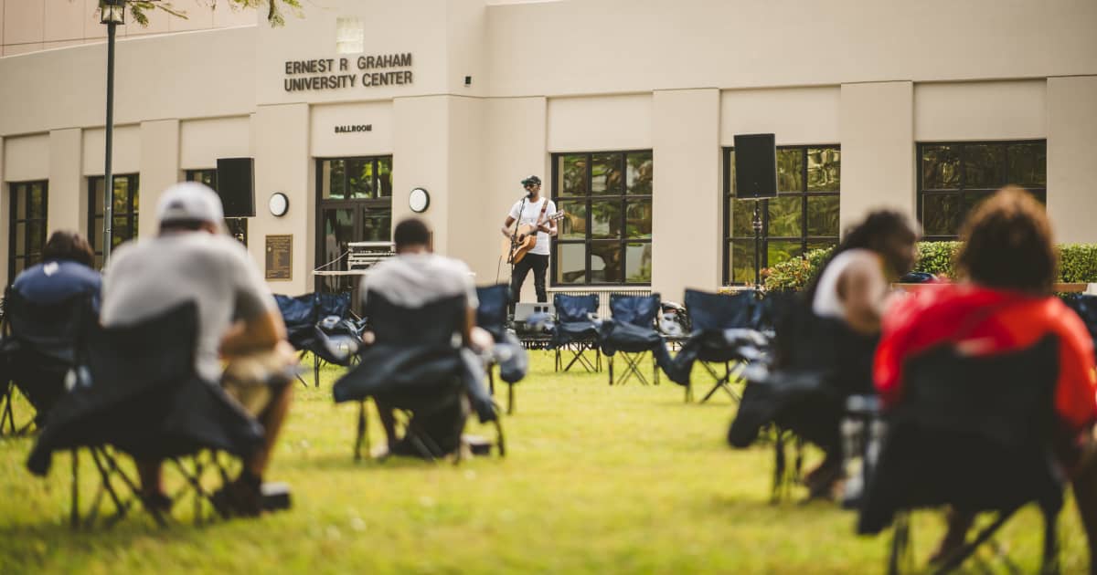 Welcome back! Students enjoy a socially distanced concert to celebrate ...