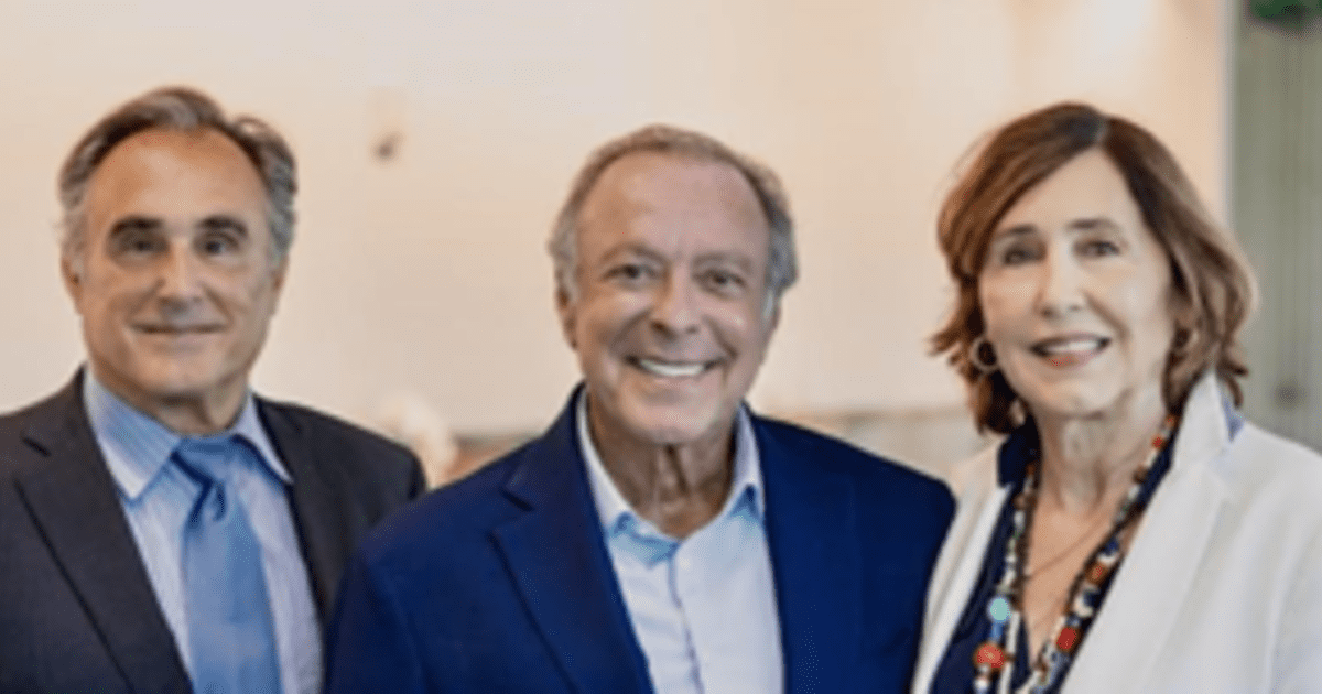 Fernandez Family Foundation makes $1M gift for scholarships at FIU ...
