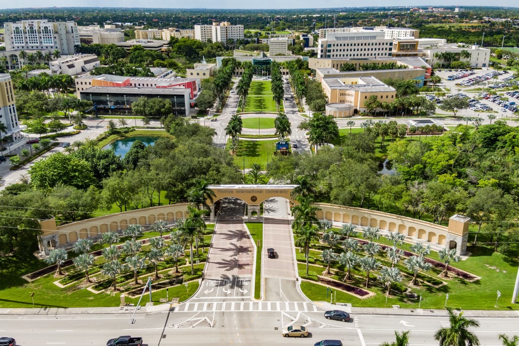 August in photos: Flutes, freshmen and the beginning of fall | FIU News ...