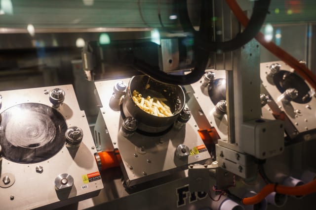 Welcome to the future: robot chef whips up tasty meals at FIU | FIU ...