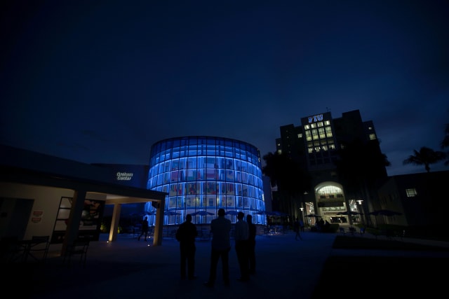 August in photos: Flutes, freshmen and the beginning of fall | FIU News ...