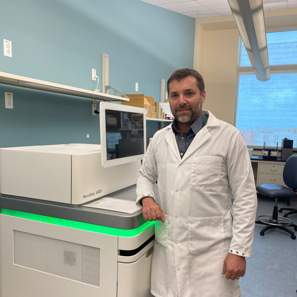 Alumnus studies genetic factors for Alzheimer’s disease | FIU News ...