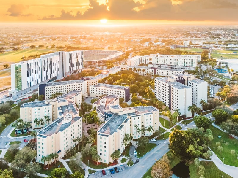 FIU Magazine - Florida International University