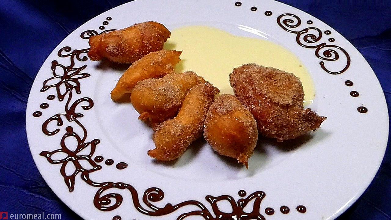 Baked "mice" - simple Viennese yeast pastries - euromeal.com