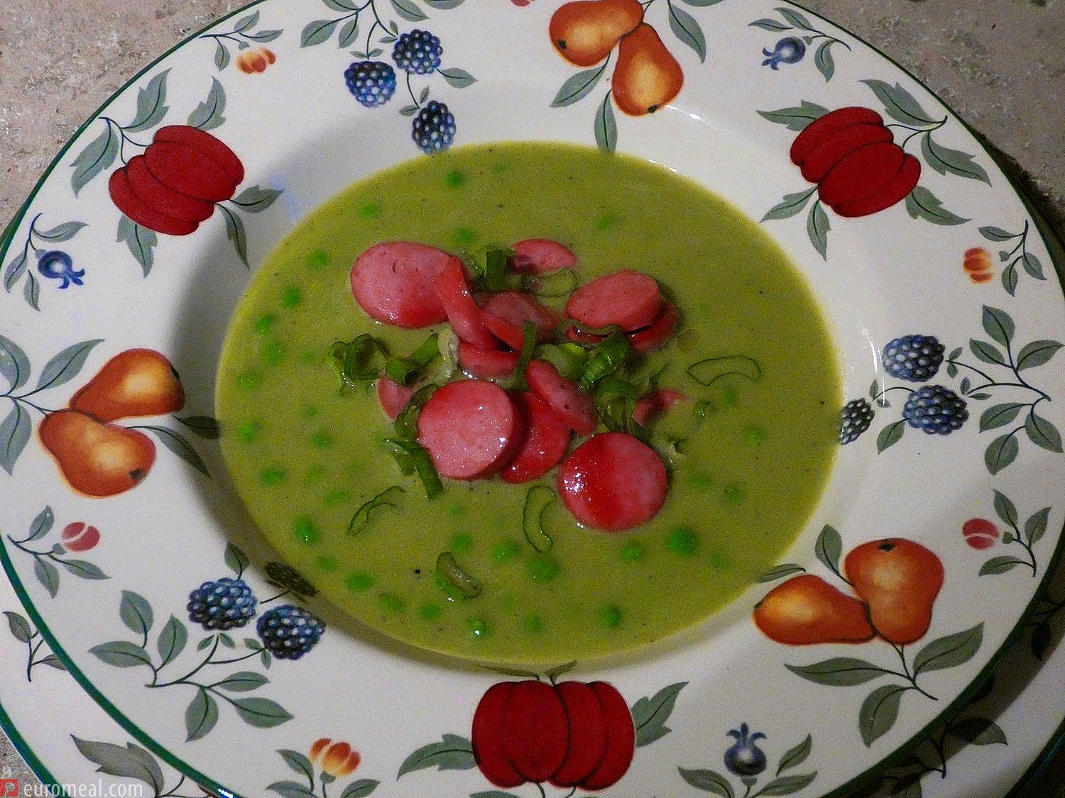 Erbsensuppe mit gebratenen Wiener Würstchen · euromeal