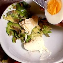 Gefüllte Eier "grüne Monster" · euromeal