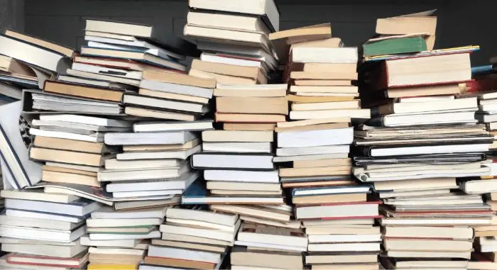 How to Dispose of Old Books: Your Guide to Disposing of Old Books | Ridly