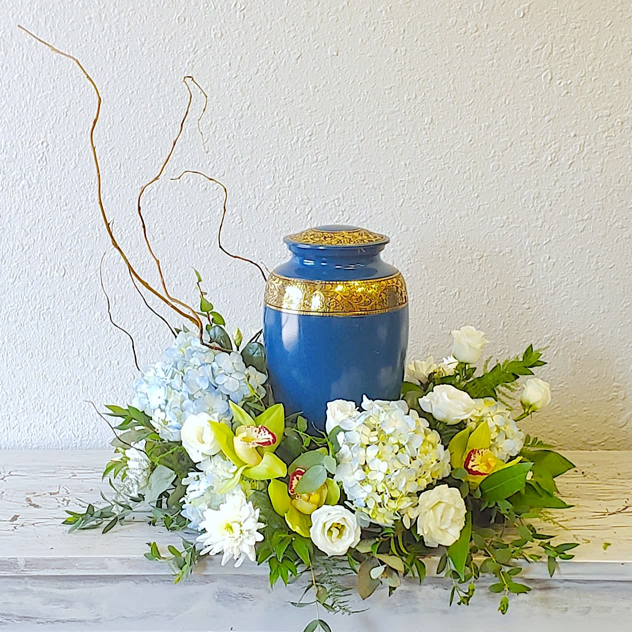 Everlasting Memories Urn Surround in Cambridge, MN | Cambridge Floral