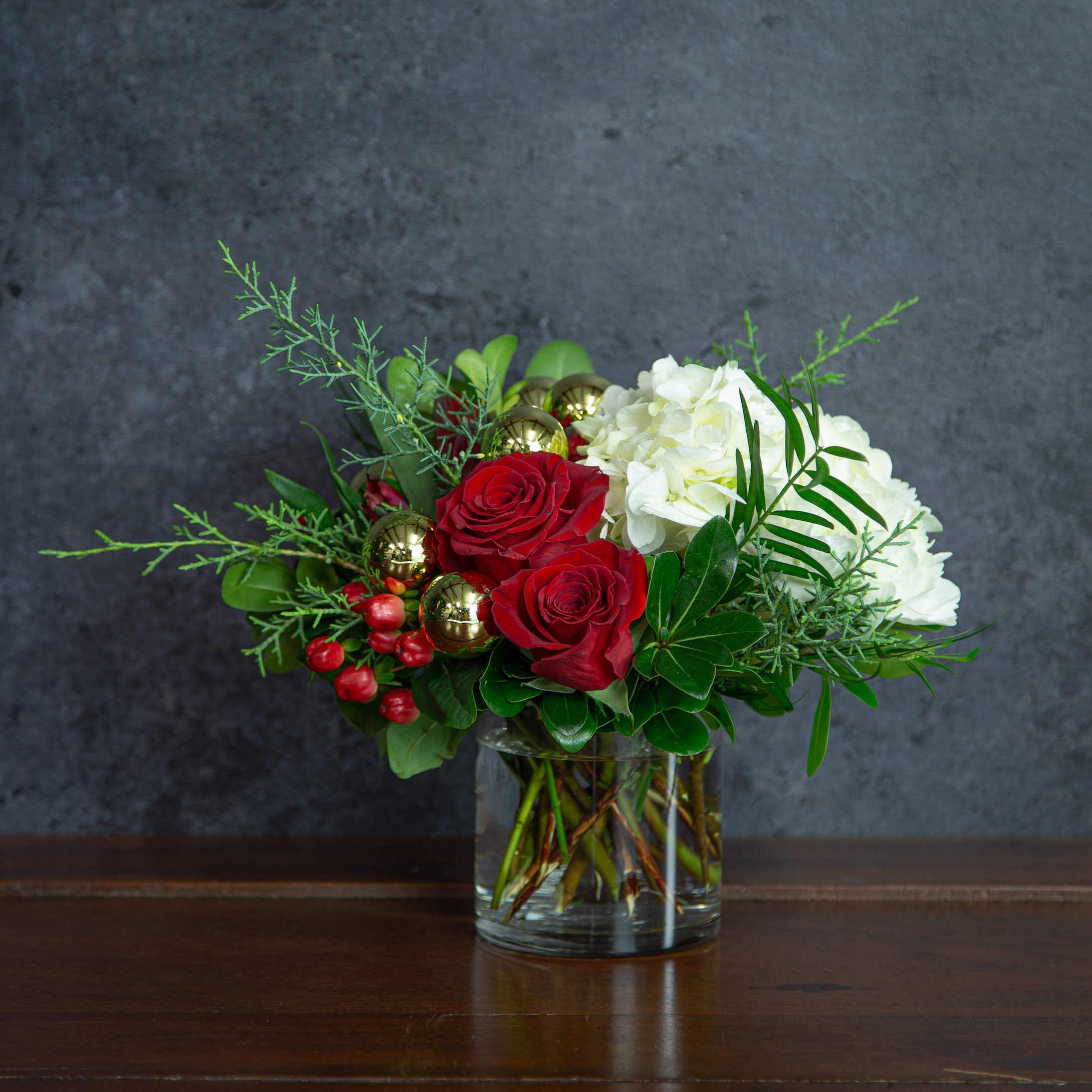 Very Berry Holiday | IVORY FLORIST
