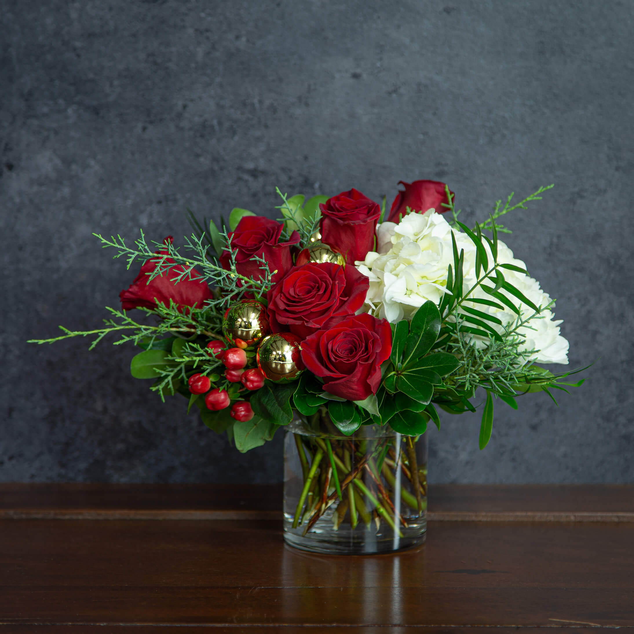 Very Berry Holiday | IVORY FLORIST