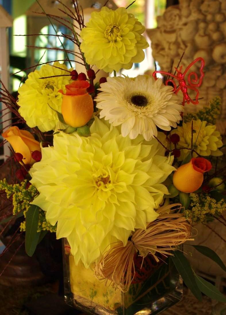 Happy Dahlia Bouquet | Middleboro, MA Florist | Same Day Flower ...