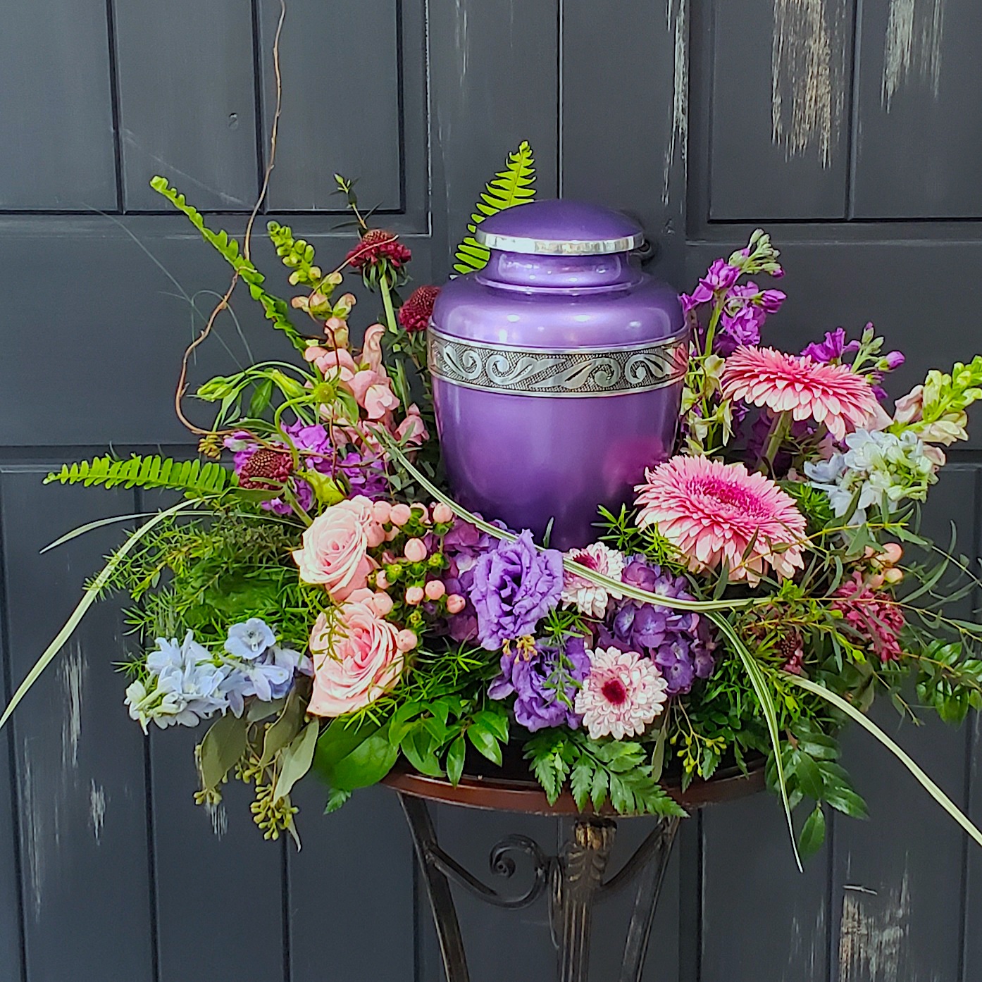 Munsinger Gardens Urn Surround
